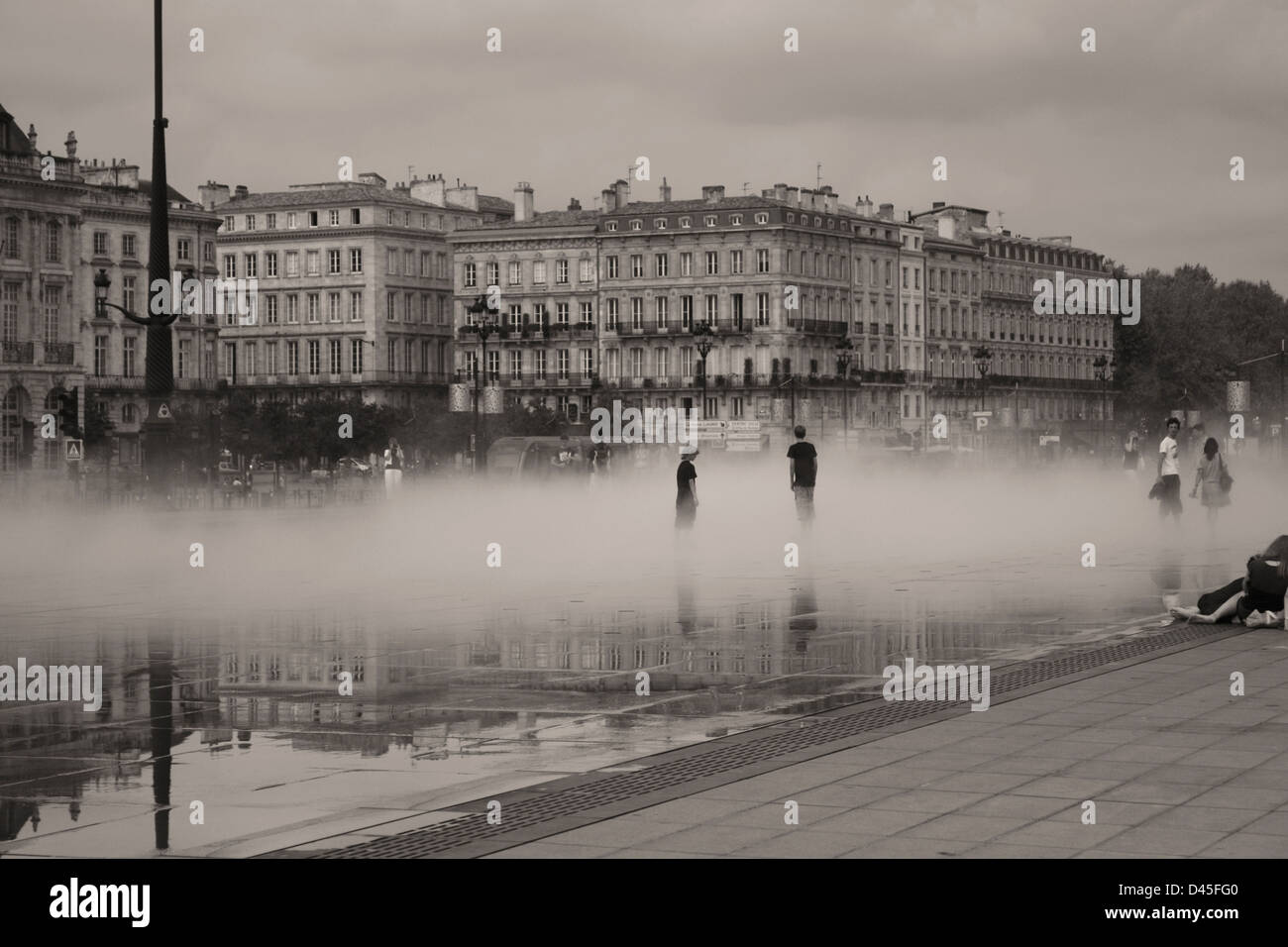 Children standing in water hi-res stock photography and images - Alamy