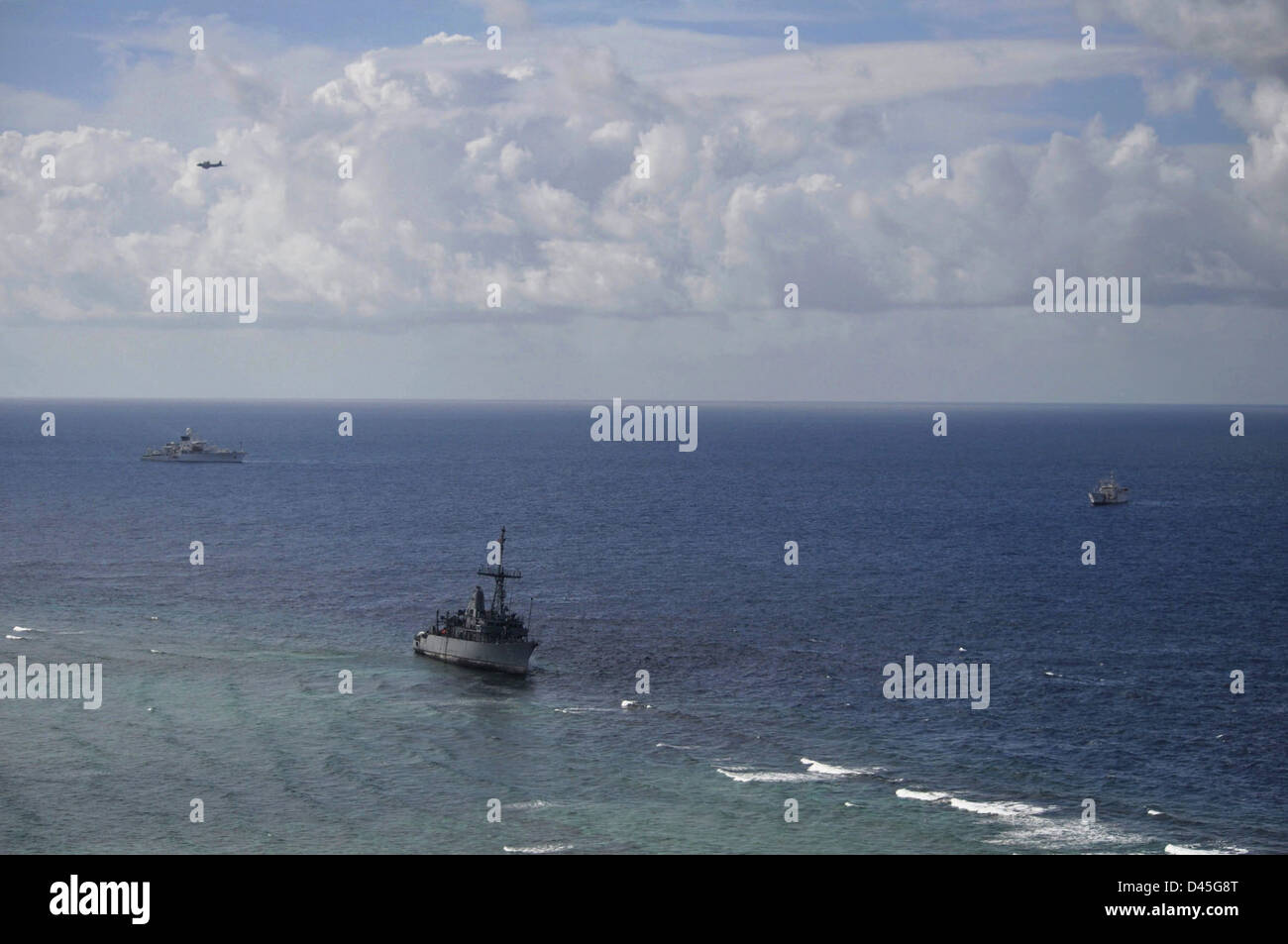 The USS Guardian sits aground on the Tubbatha Reef in the Sulu Sea ...