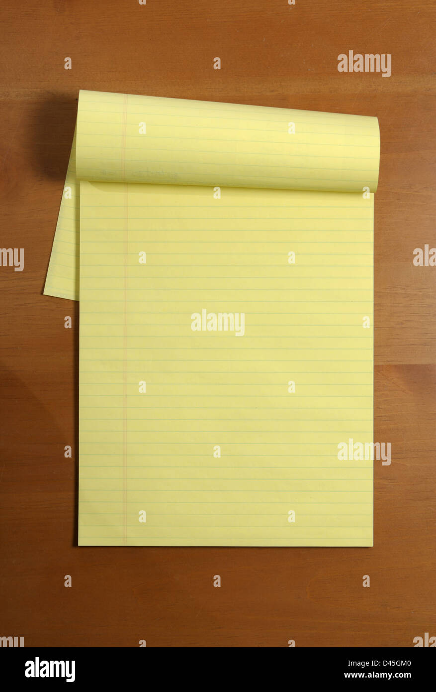 A blank legal pad on an office desk Stock Photo - Alamy
