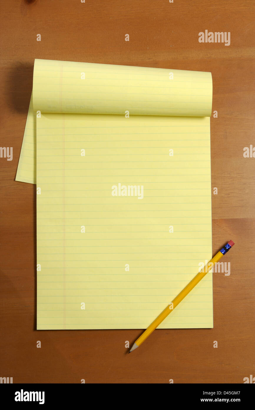 A blank legal pad on an office desk Stock Photo - Alamy