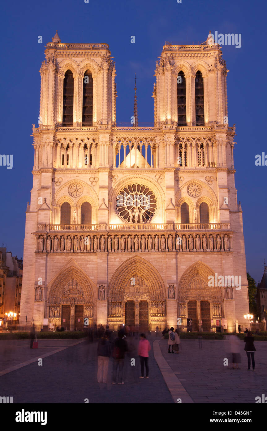 Iconic French architecture. The famous West Front of Notre Dame ...
