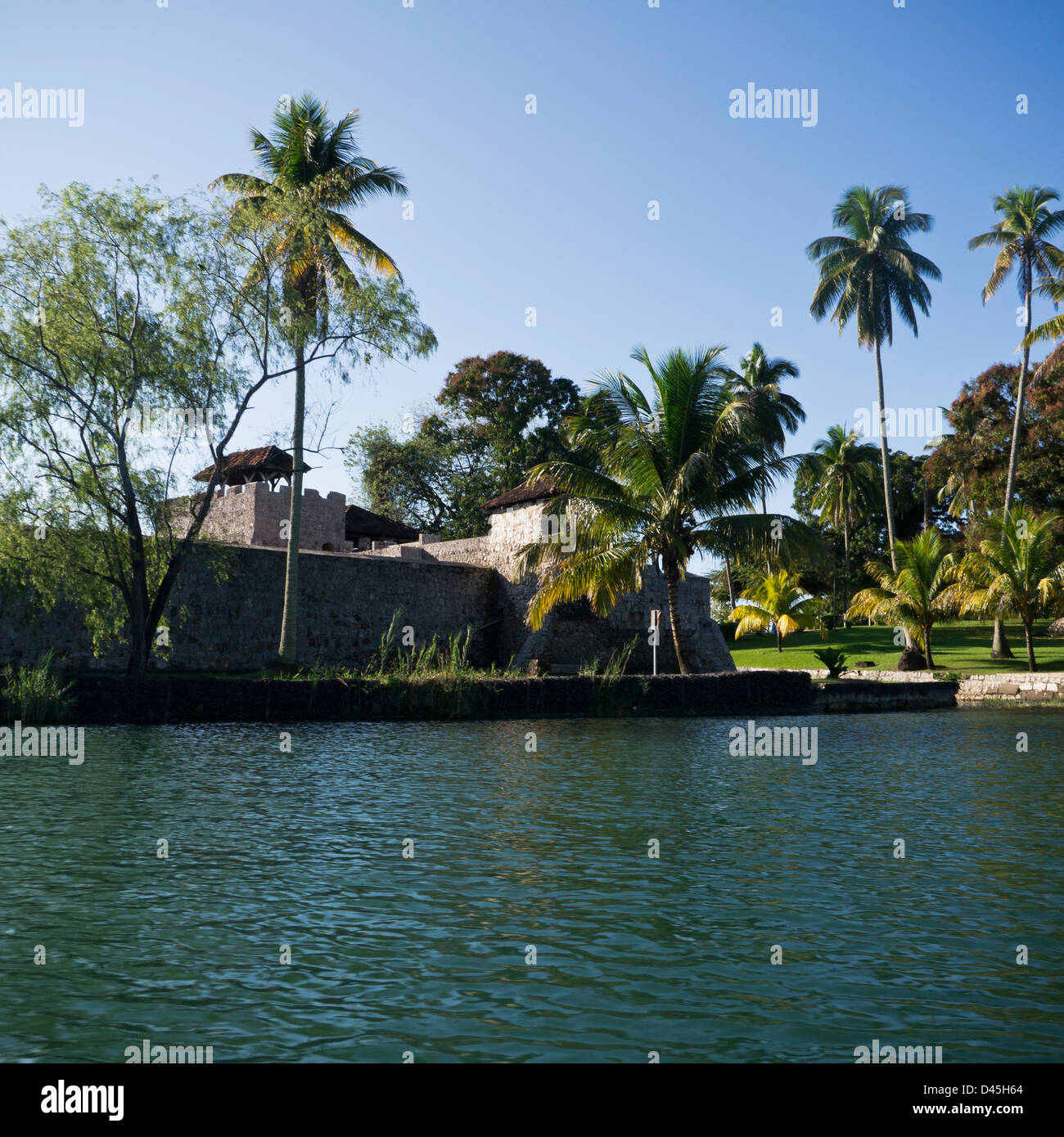 Castillio de San Felipe on Lake Izabal, Guatemala Stock Photo - Alamy