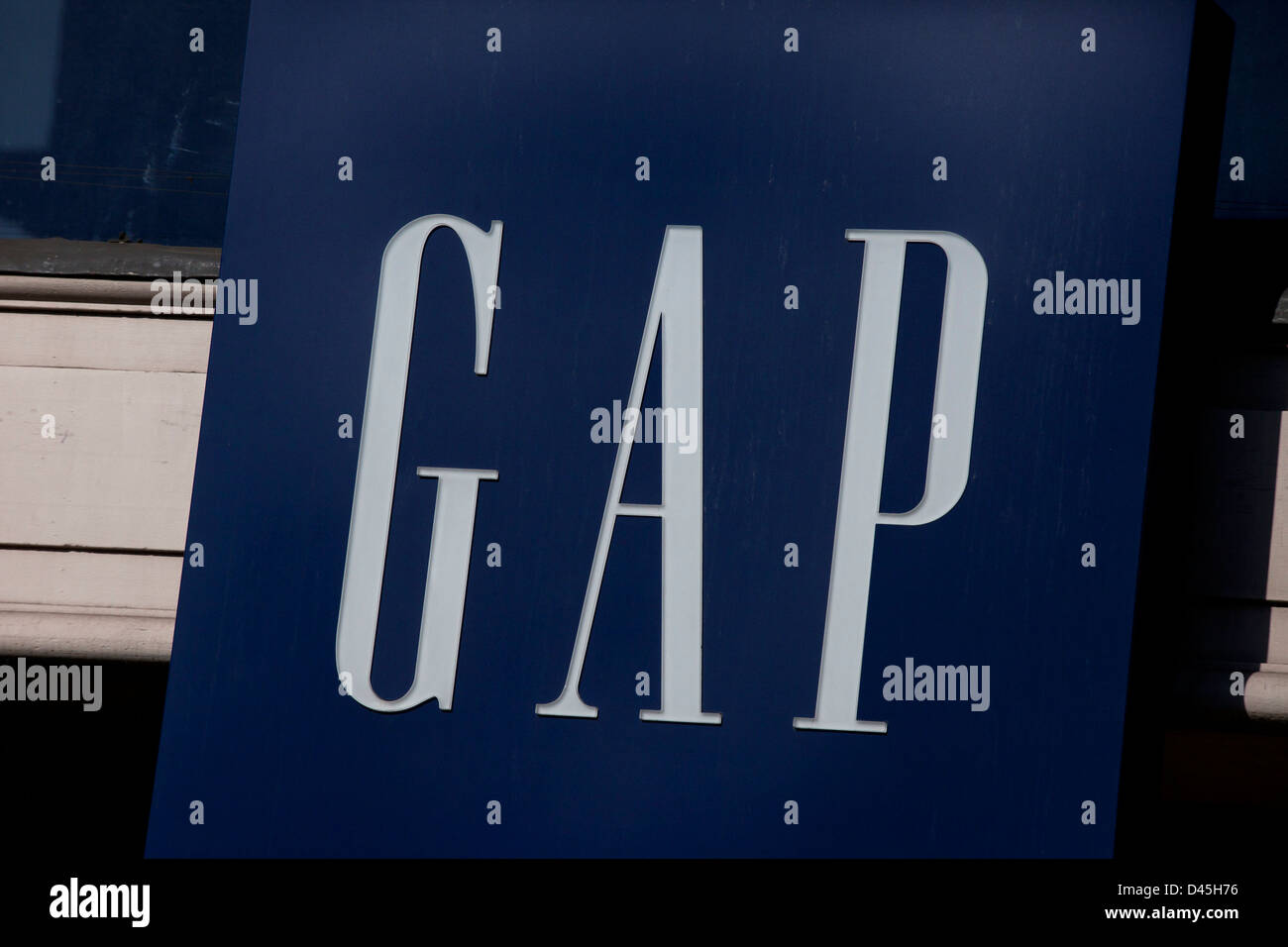 Gap shop logo hi-res stock photography and images - Alamy