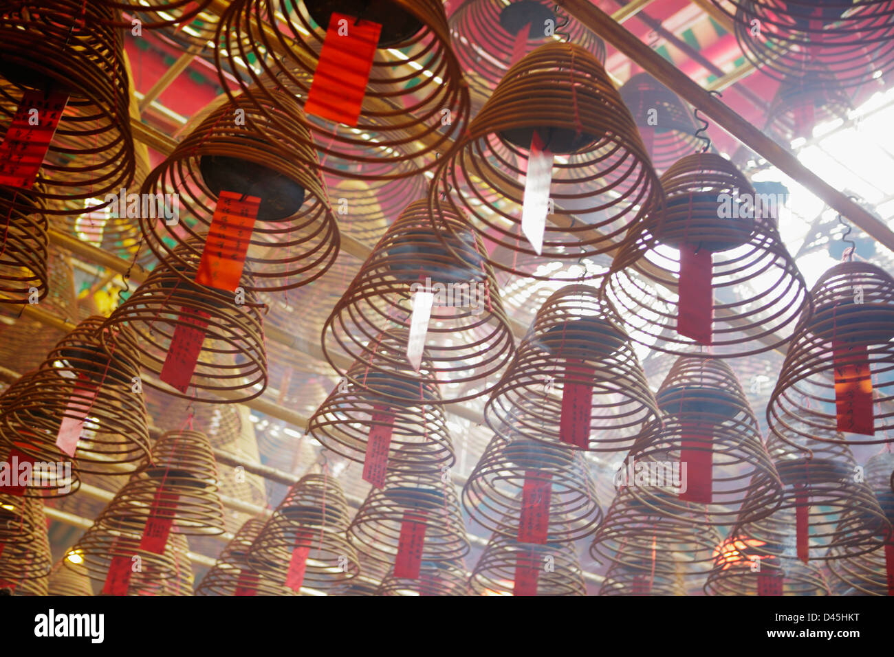 Incense buddhist temple hi-res stock photography and images - Alamy