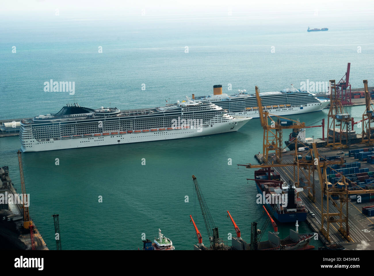 Commercial port of barcelona hi-res stock photography and images - Alamy
