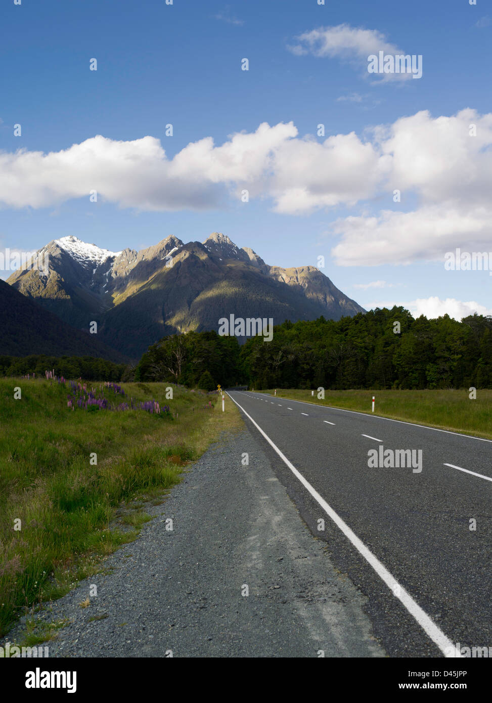Highway 94, on the way from Te Anau to Milford Sound, Fiordland ...
