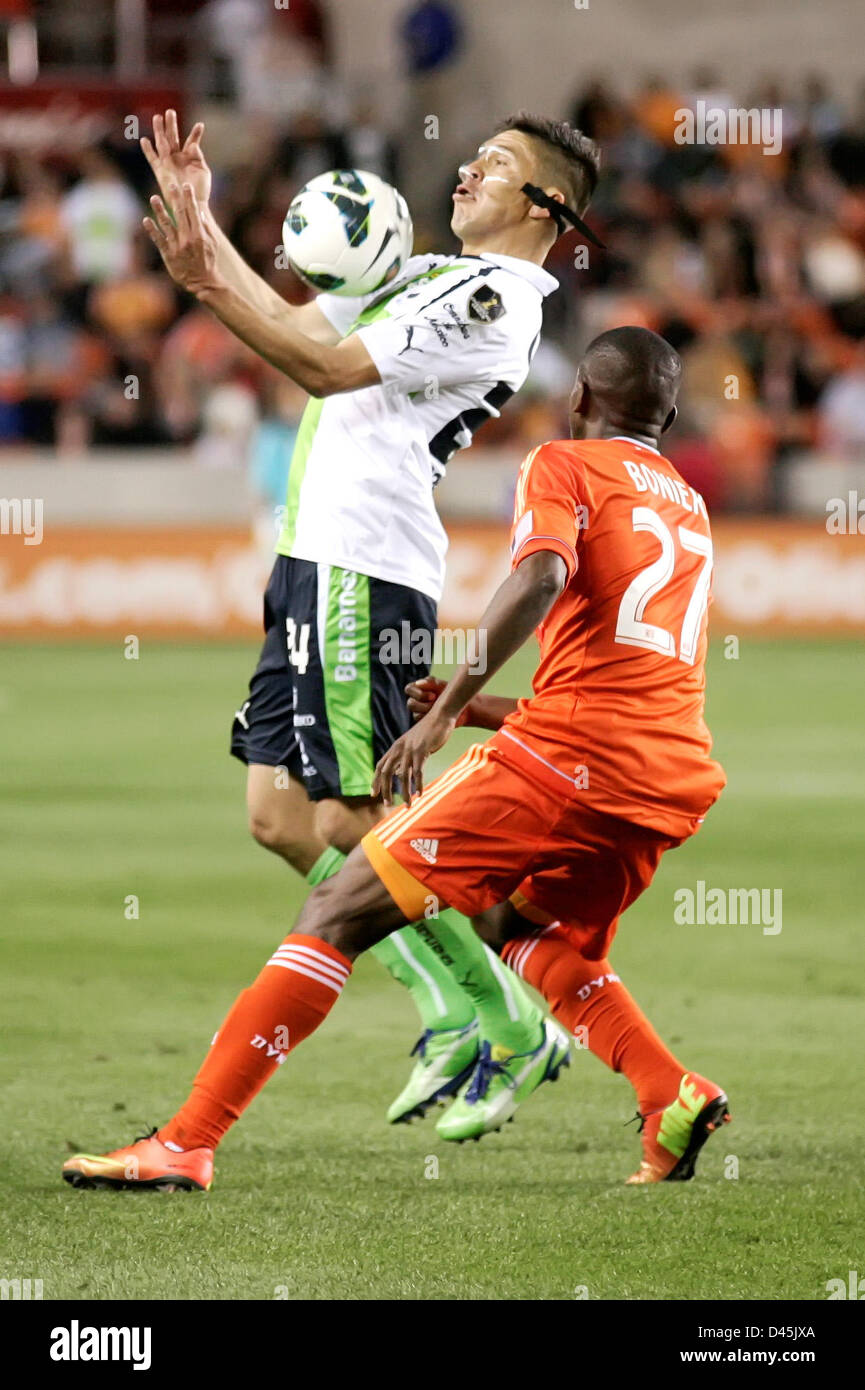 Soccer ball off chest hi-res stock photography and images - Alamy