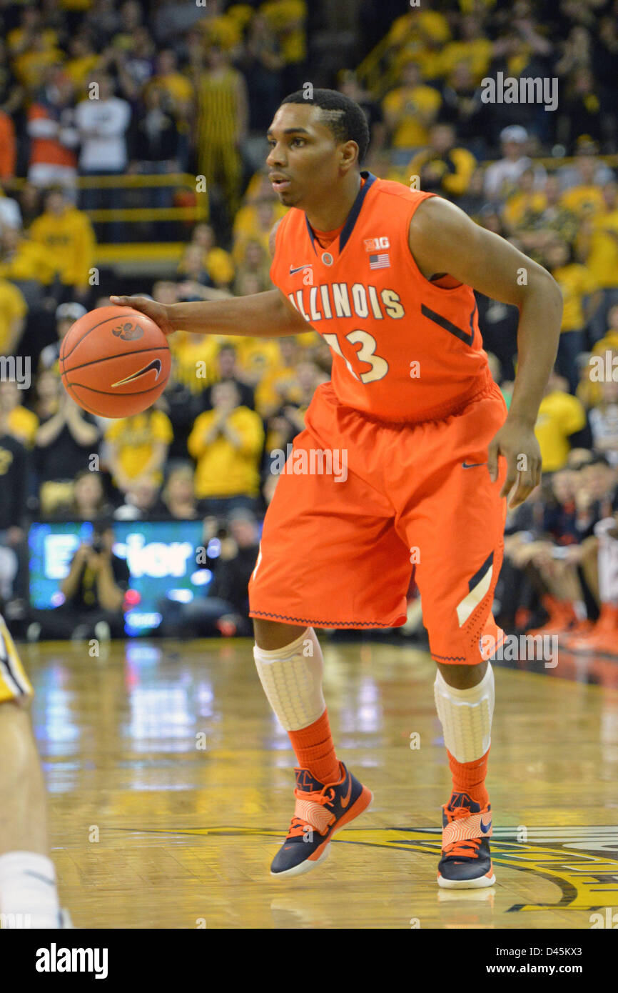 Iowa City, Iowa, USA. 5th March, 2013. The Illini's Tracy Abrams (13 ...
