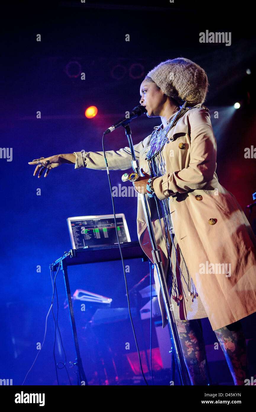 Grammy award winning american singer hi-res stock photography and ...