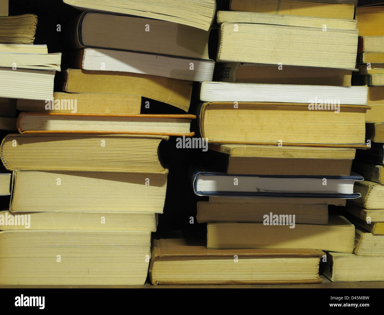 many books sideview Stock Photo - Alamy