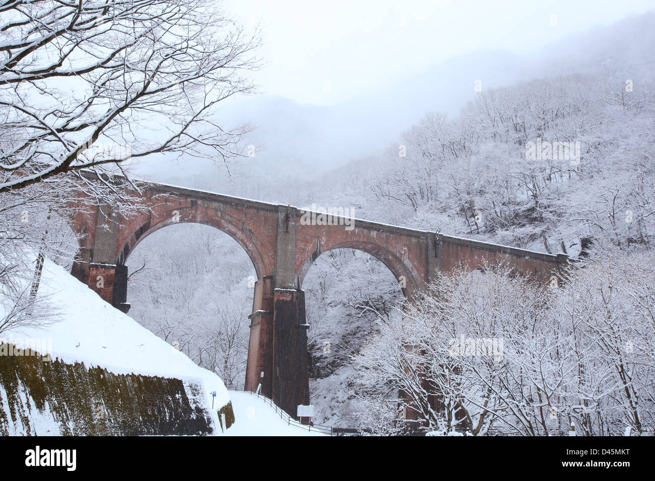 Brick arch bridge hi-res stock photography and images - Alamy
