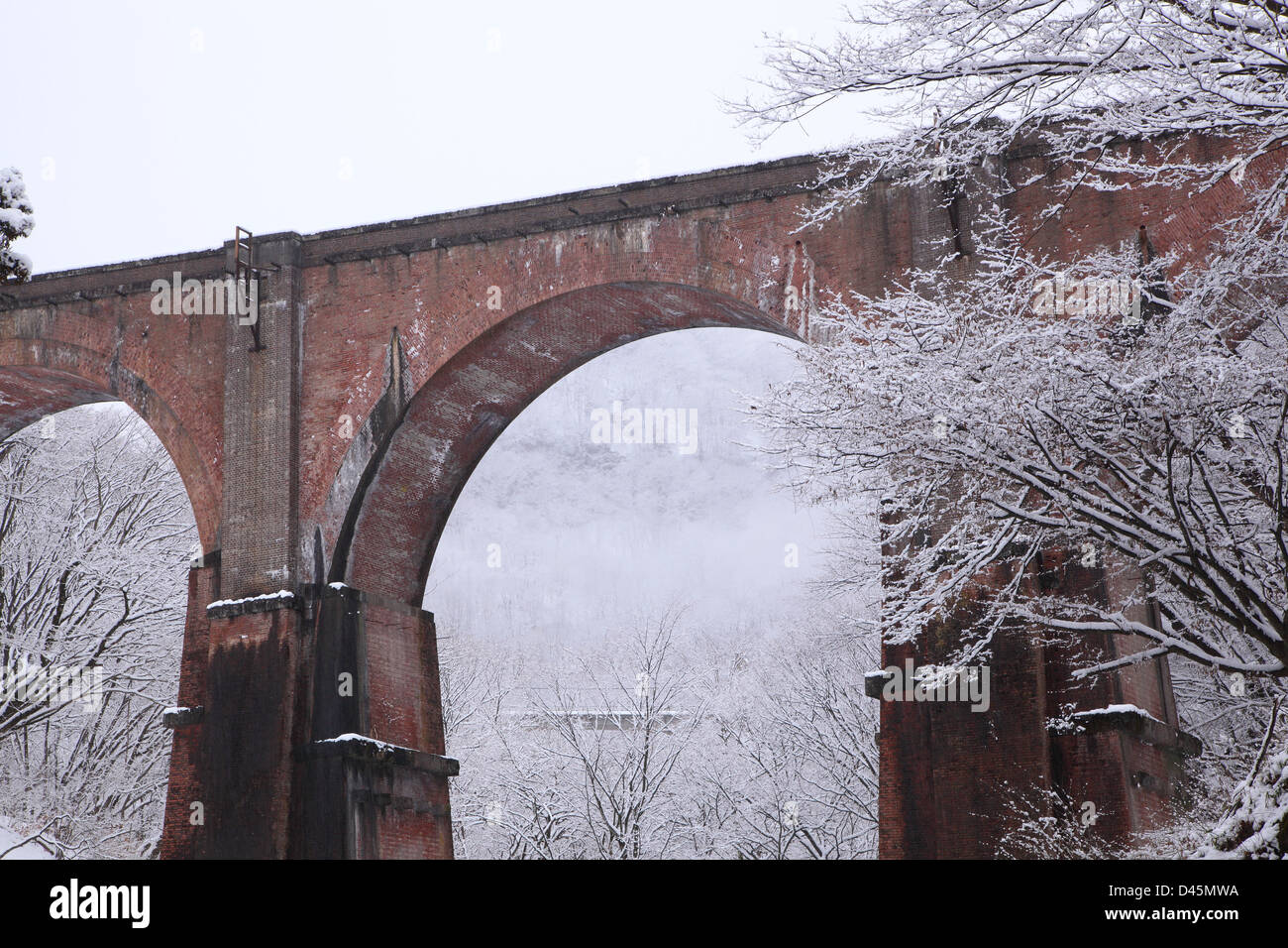 Brick arch bridge hi-res stock photography and images - Alamy
