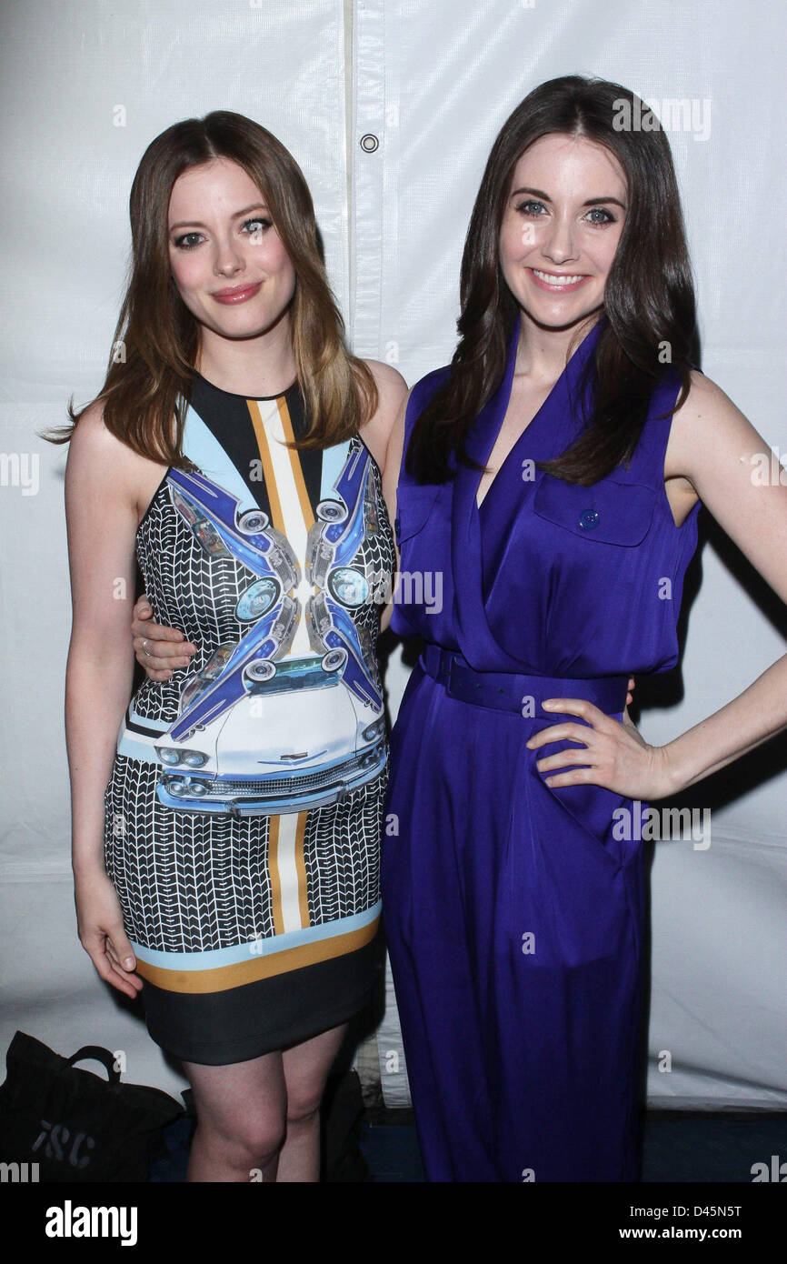 Alison brie and gillian jacobs hi-res stock photography and images - Alamy