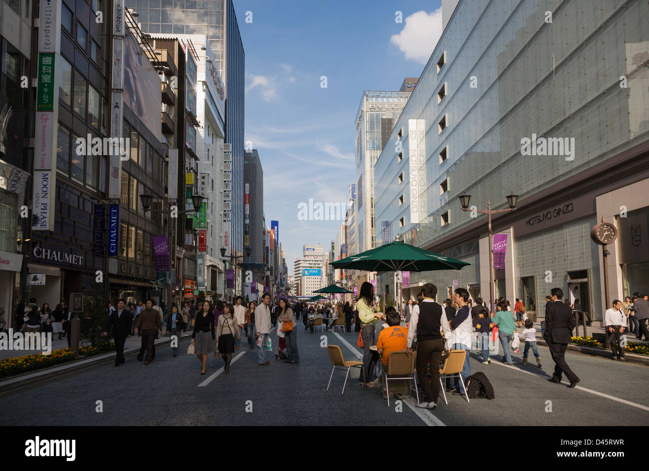 Chuo dori avenue ginza tokyo japan hi-res stock photography and images ...