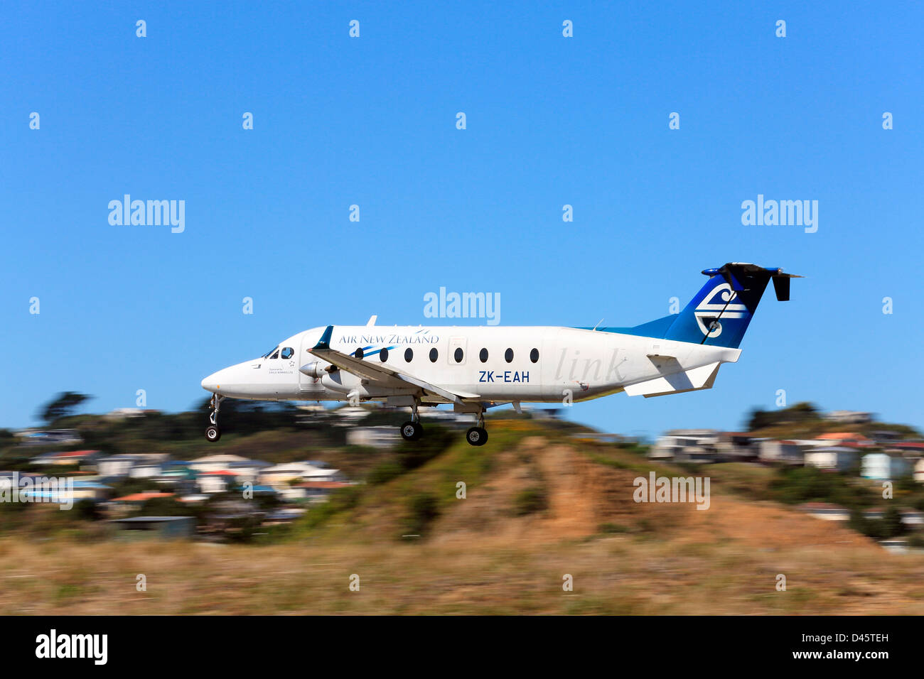 Air New Zealand Bombardier Q300 landing at Wellington Airport Stock ...