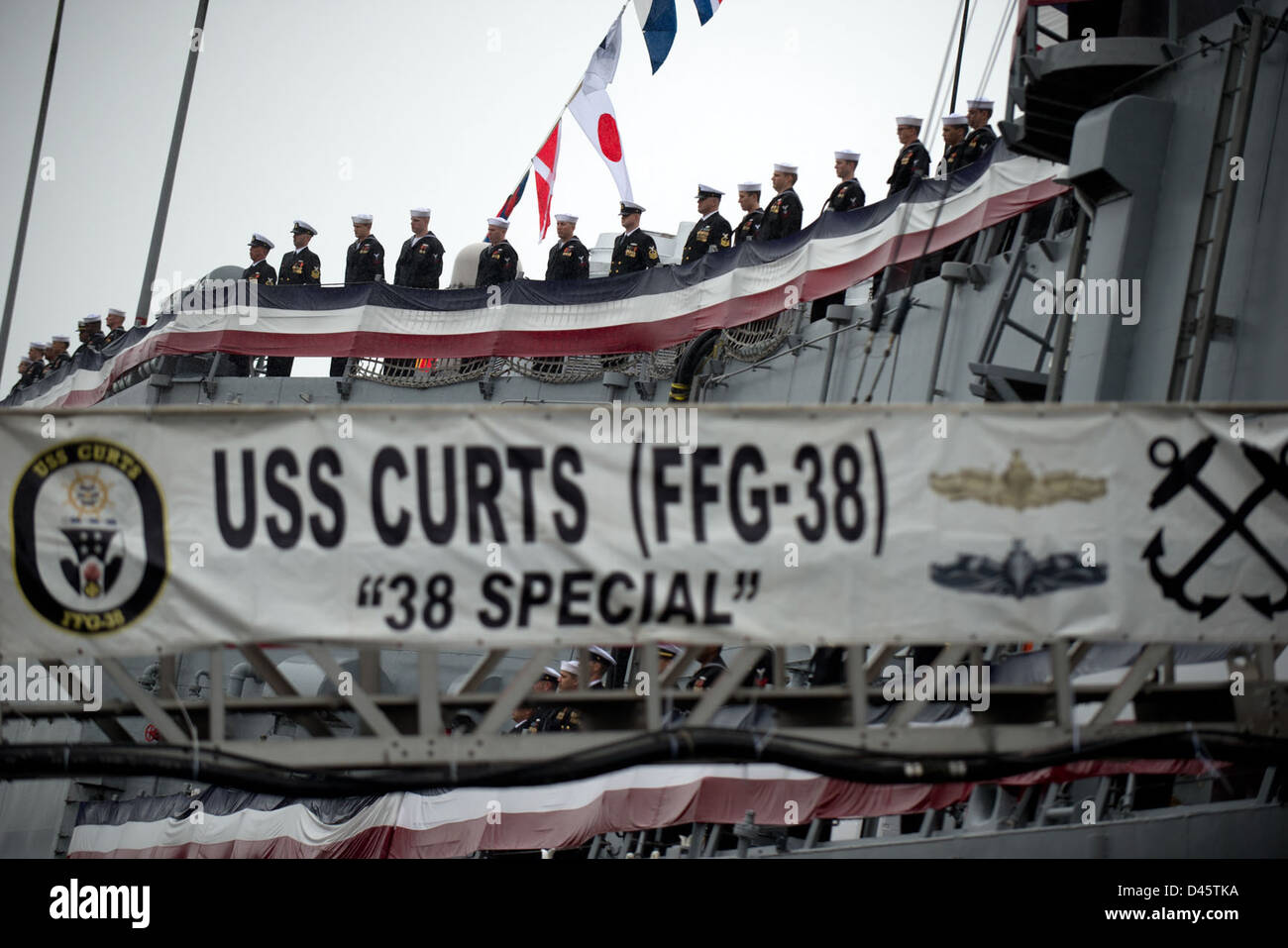 The USS Curts (FFG-38) is decommissioned in San Diego, California ...
