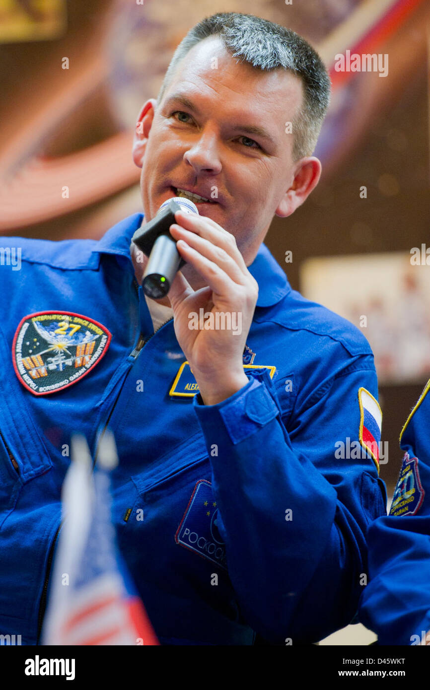 NASA’s Expedition 27 crew, including cosmonauts and astronauts, attends ...