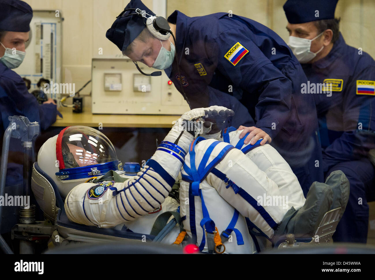 Expedition 27 launch hi-res stock photography and images - Alamy