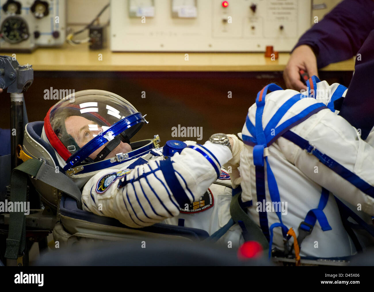 Expedition 27 crew, including NASA astronaut Ron Garan, prepares for ...