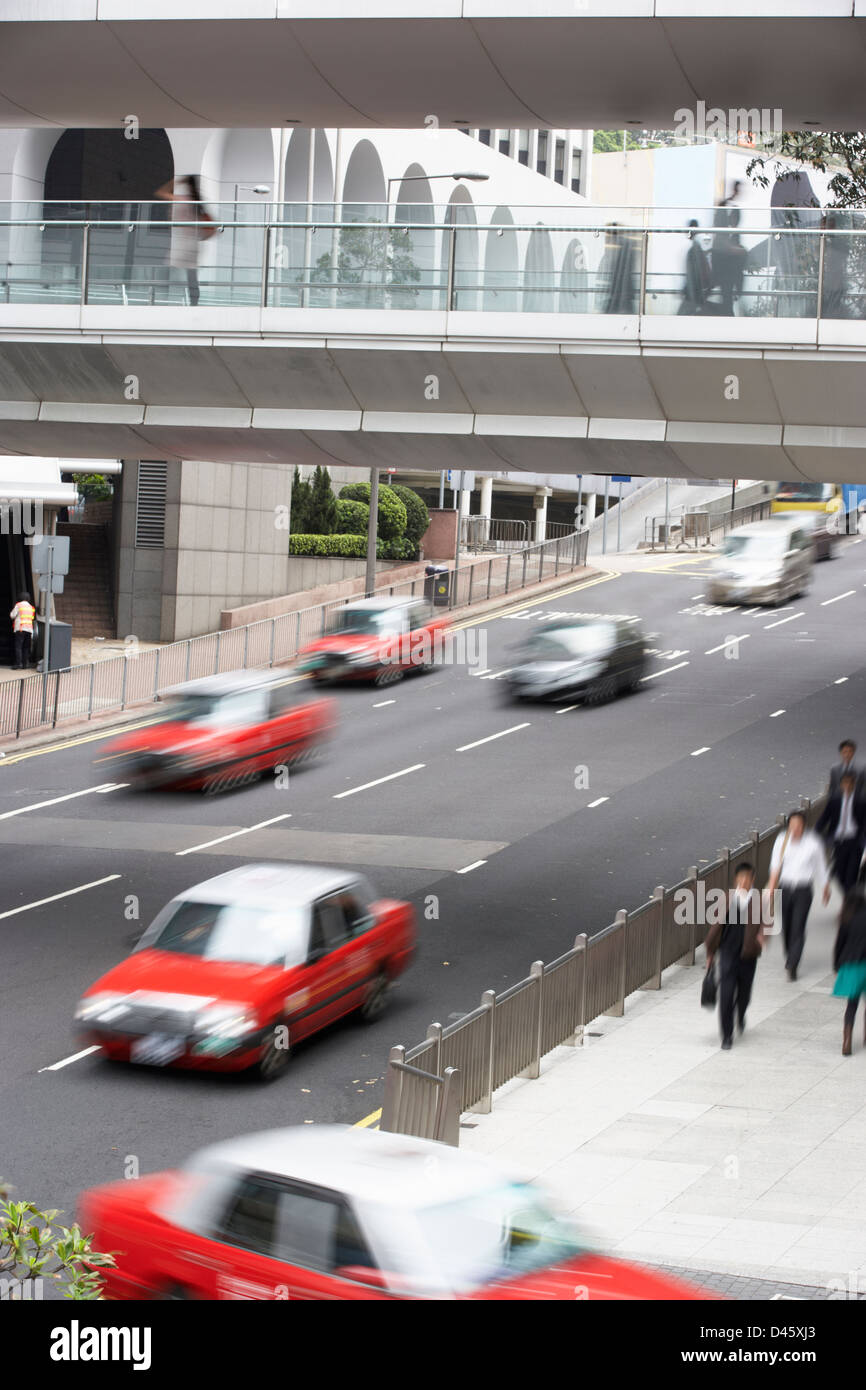 Busy walkway hi-res stock photography and images - Alamy