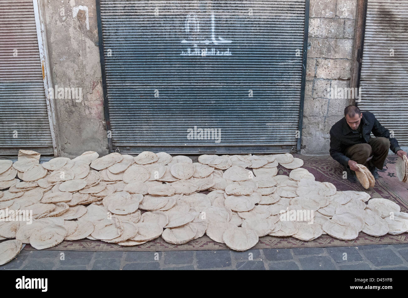 bread seller stall on aleppo syria street Stock Photo - Alamy
