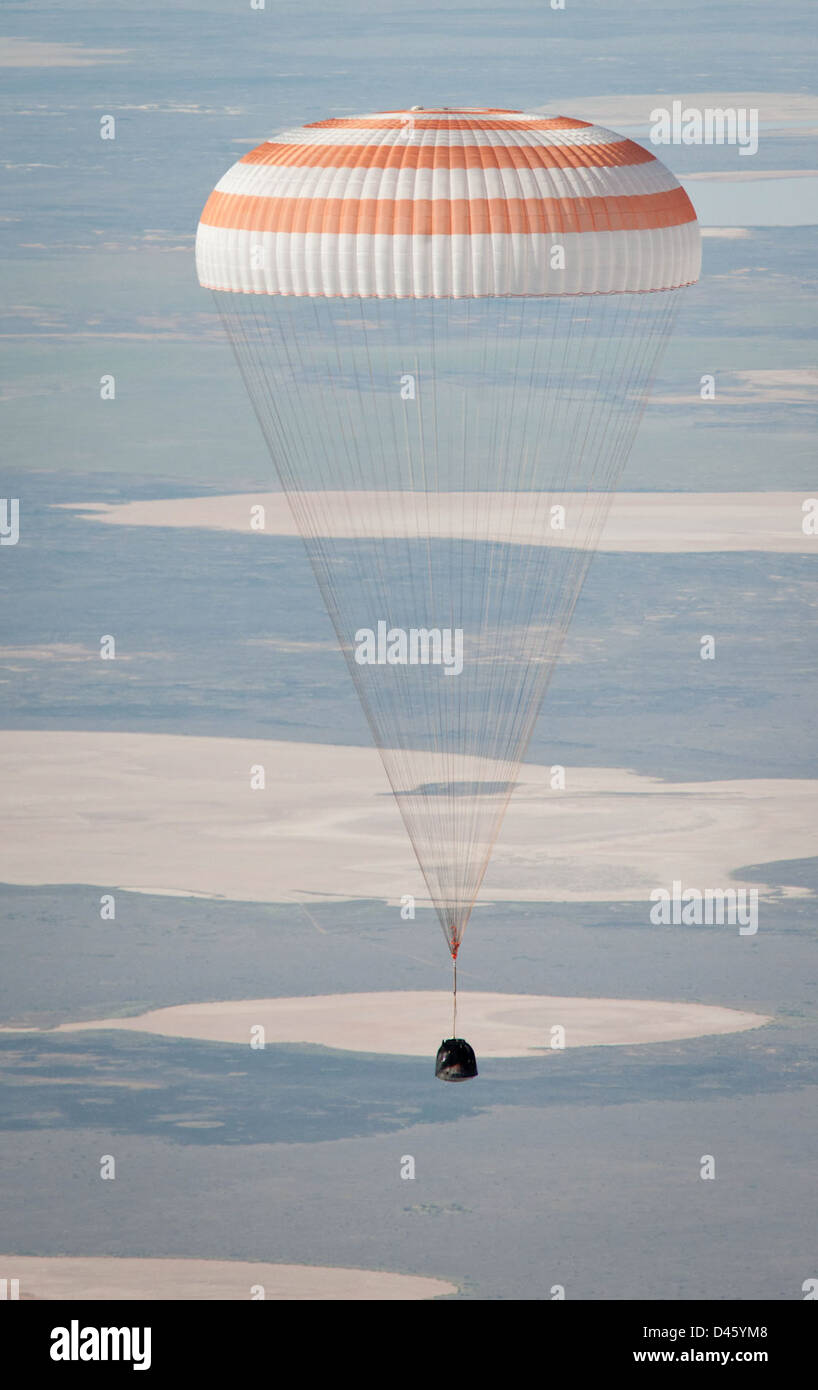 Russian soyuz space capsule hi-res stock photography and images - Alamy