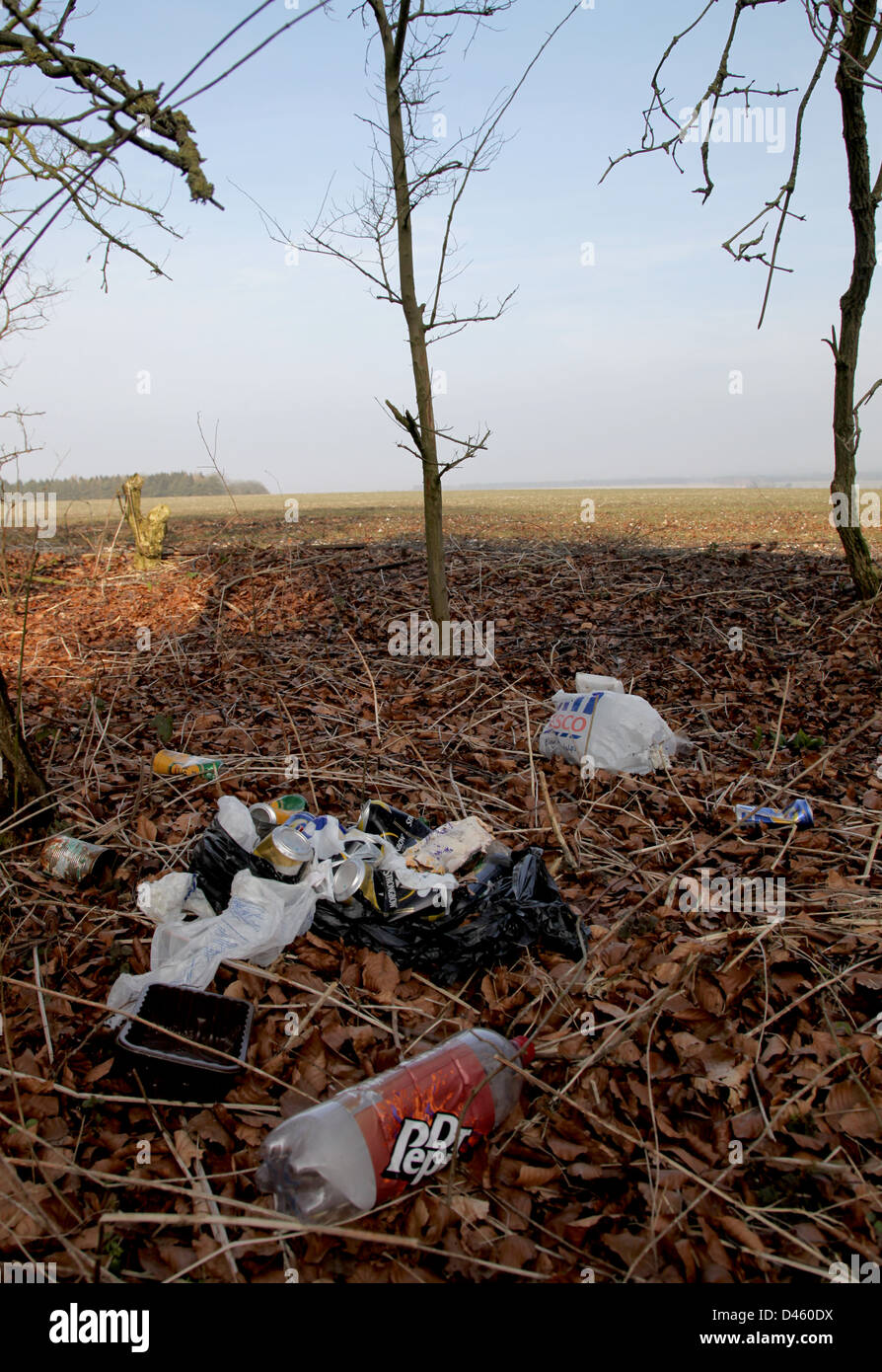 Drop litter hi-res stock photography and images - Alamy