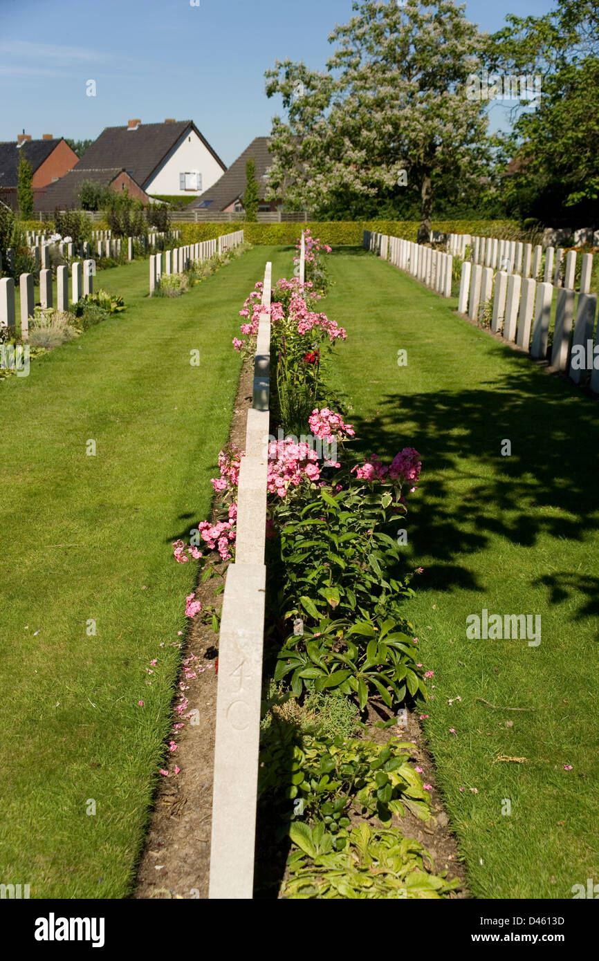 Vlamertinghe cemetery hi-res stock photography and images - Alamy