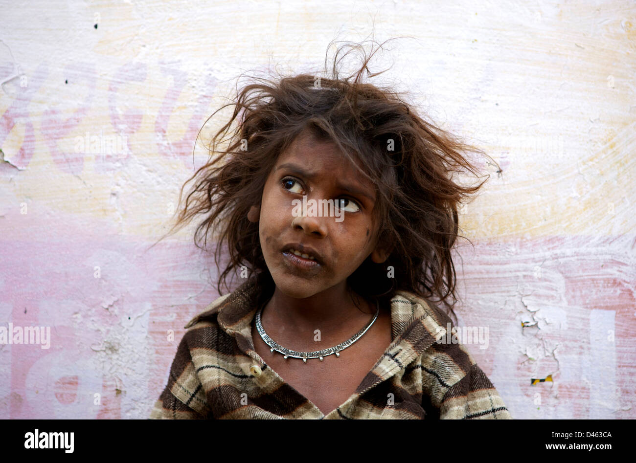 Homeless child hi-res stock photography and images - Alamy