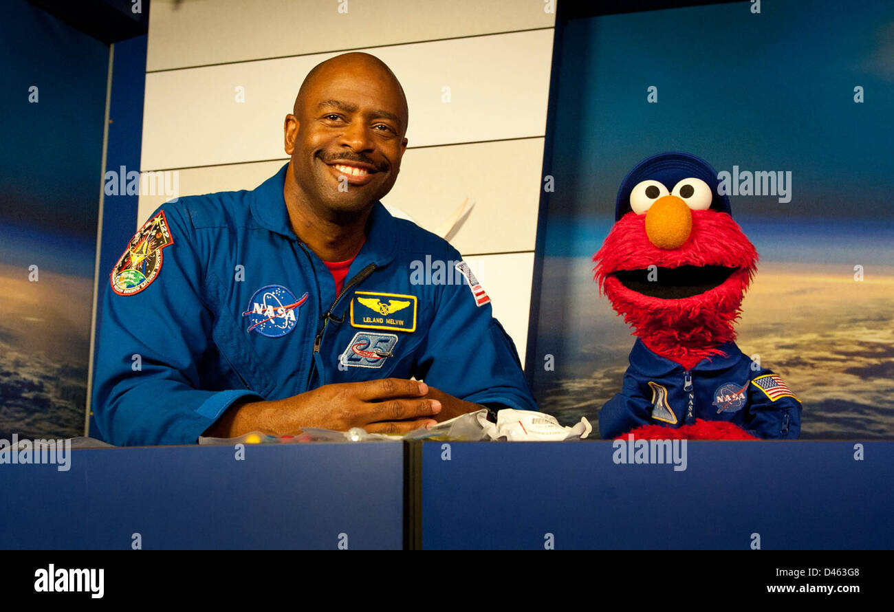 Elmo sesame street hi-res stock photography and images - Alamy