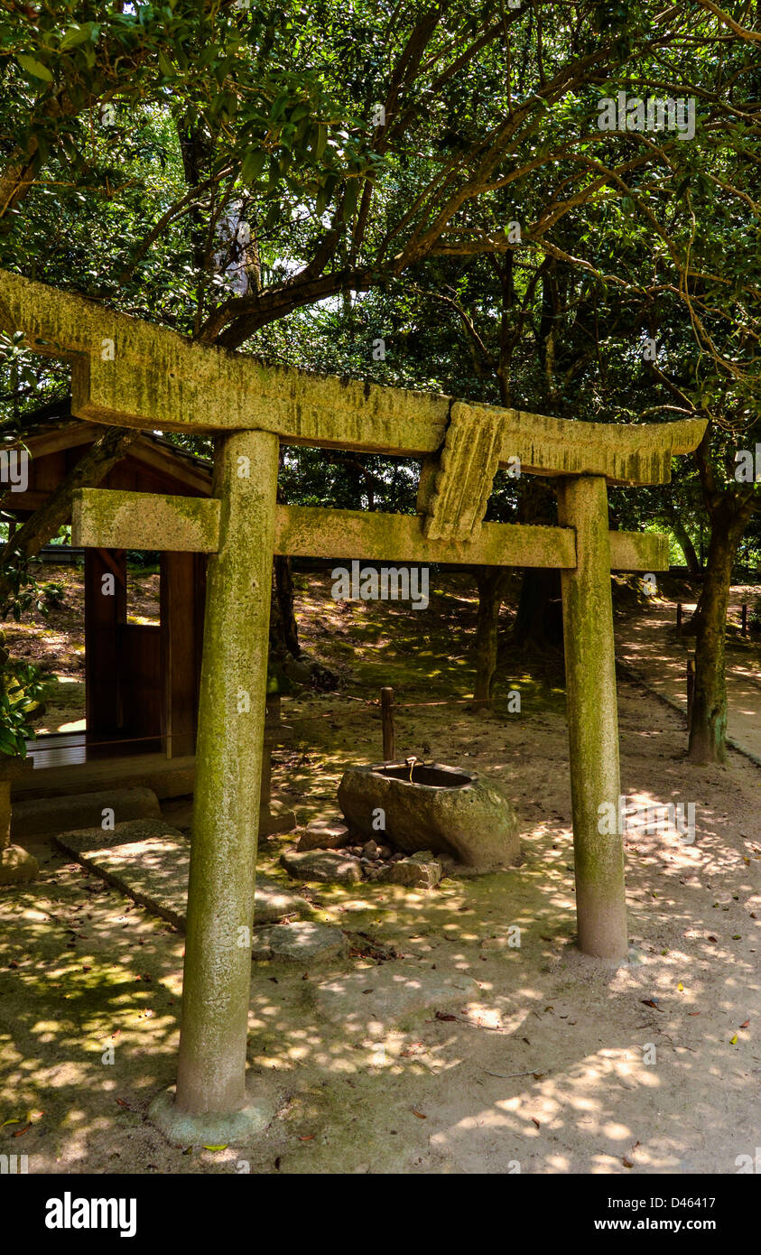 Torii gate garden hi-res stock photography and images - Alamy