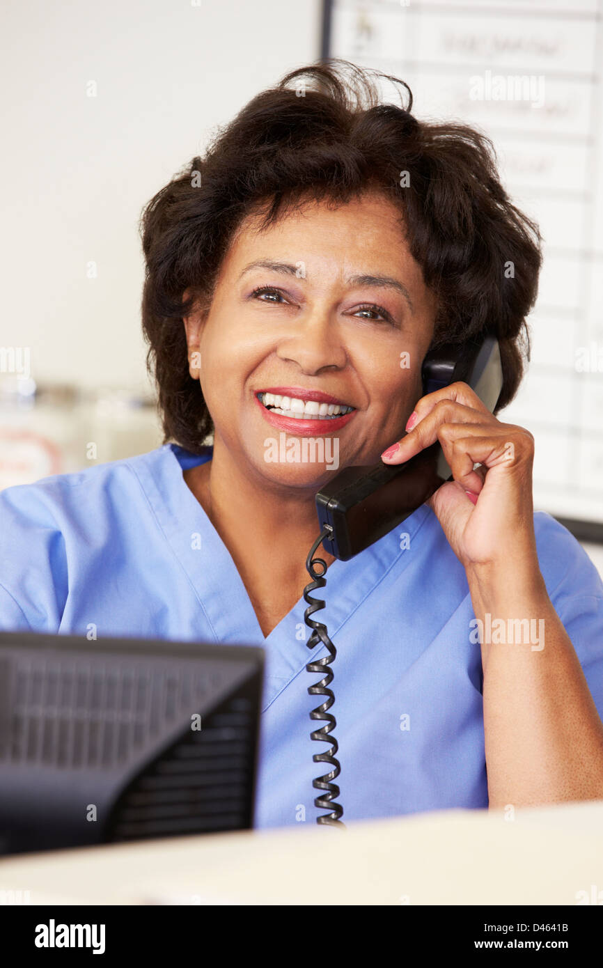 Nurse station computer monitor hospital hi-res stock photography and ...