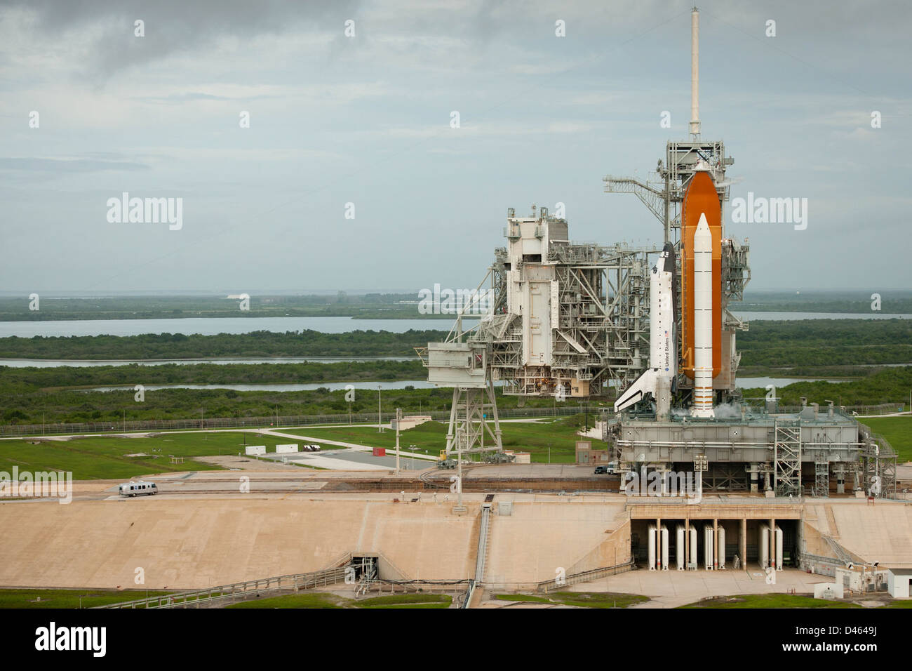 Sts 135 launch hi-res stock photography and images - Alamy