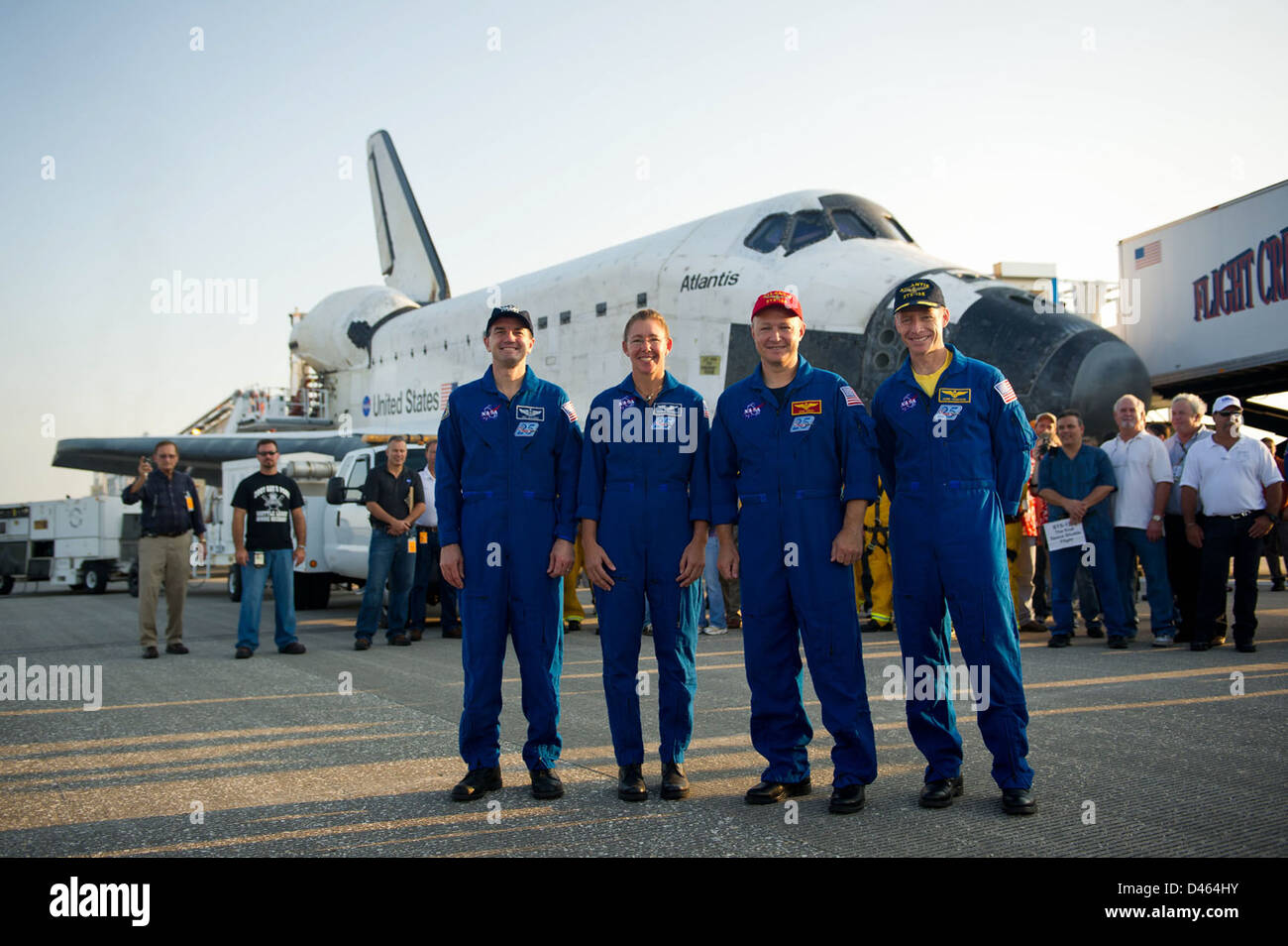 STS-135 Atlantis Landing (201107210004HQ Stock Photo - Alamy