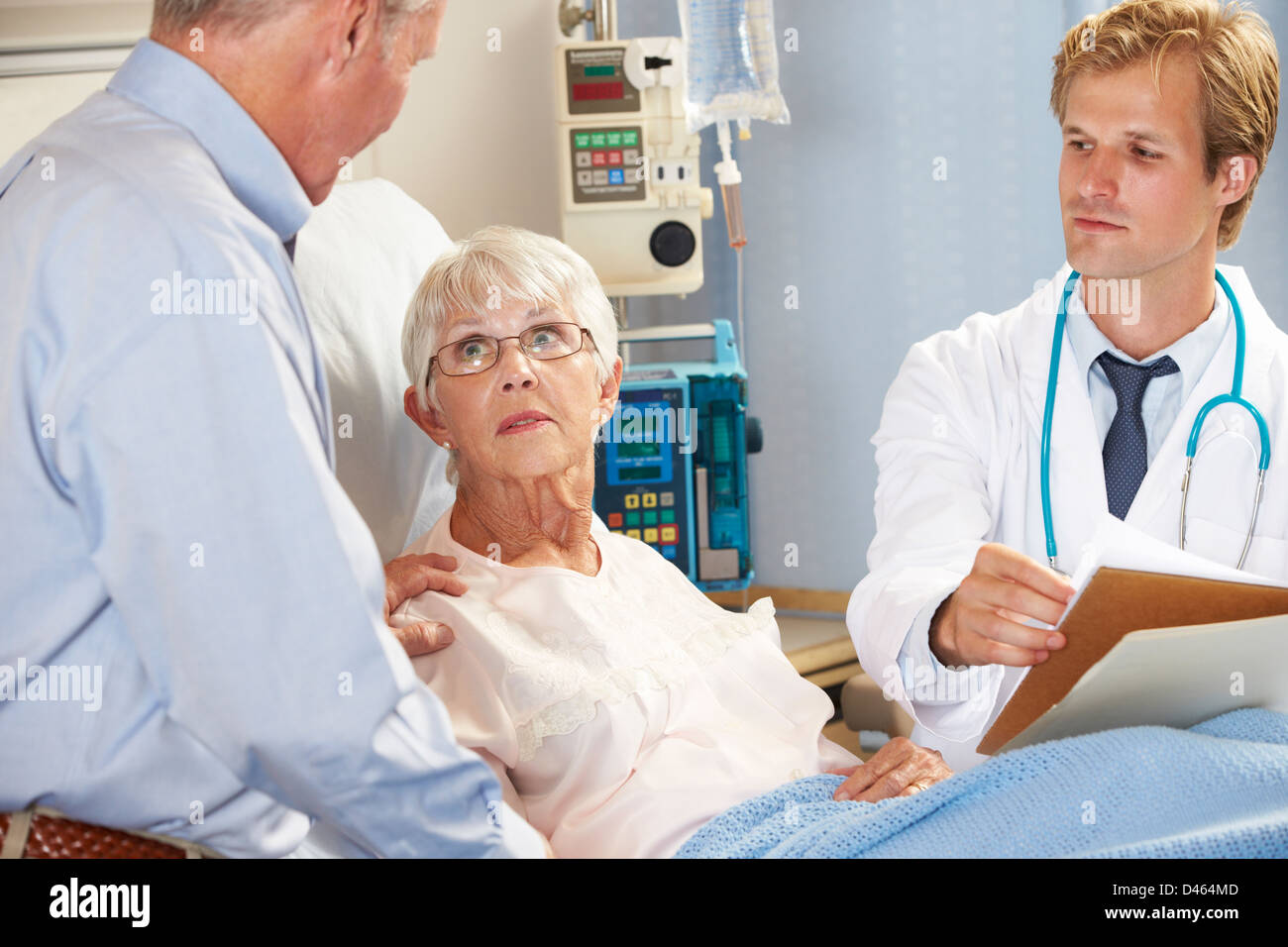 Doctor Talking To Senior Couple On Ward Stock Photo - Alamy