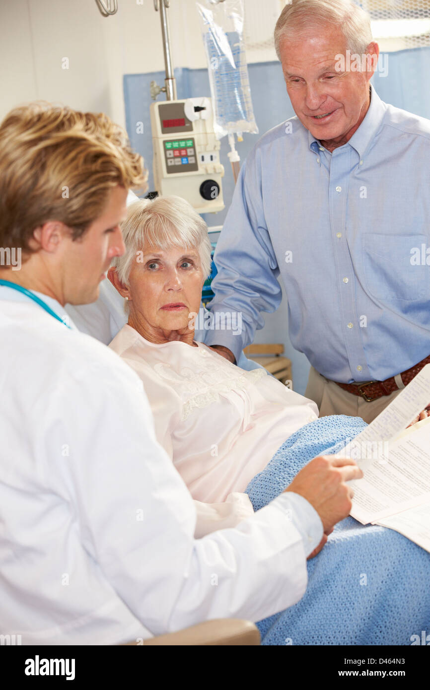 Doctor Talking To Senior Couple On Ward Stock Photo - Alamy