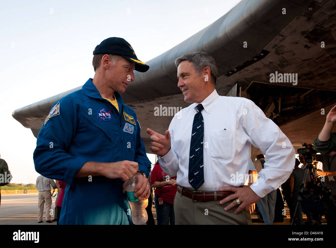 STS-135 Atlantis Landing (201107210026HQ Stock Photo - Alamy
