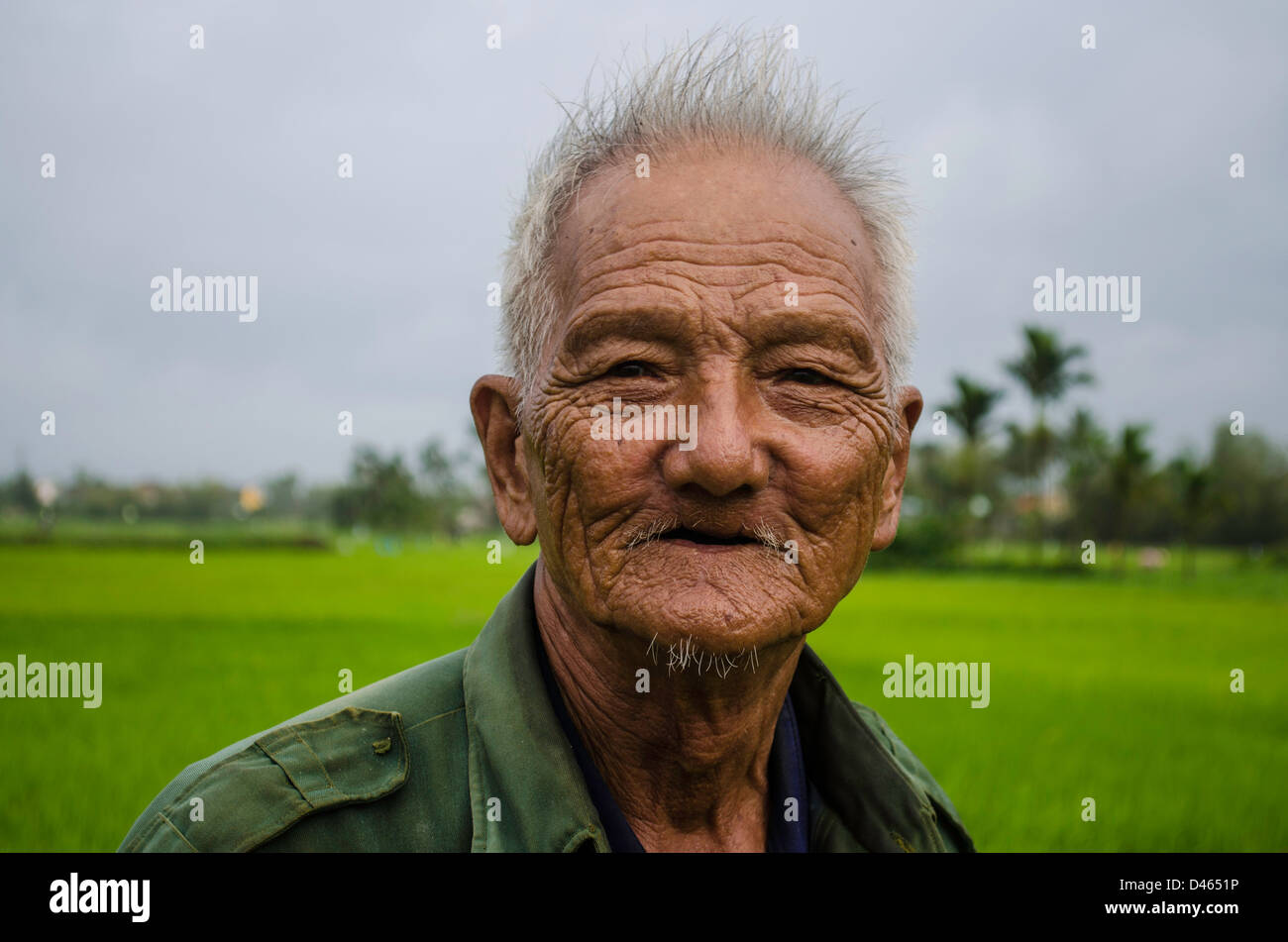 Senior vietnamese man hi-res stock photography and images - Alamy