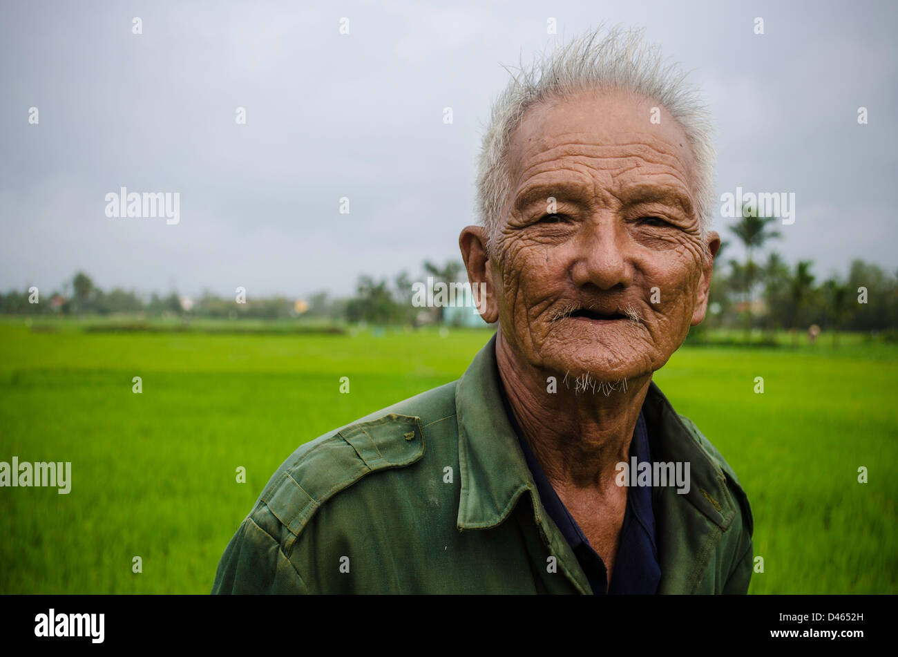 Senior vietnamese man hi-res stock photography and images - Alamy