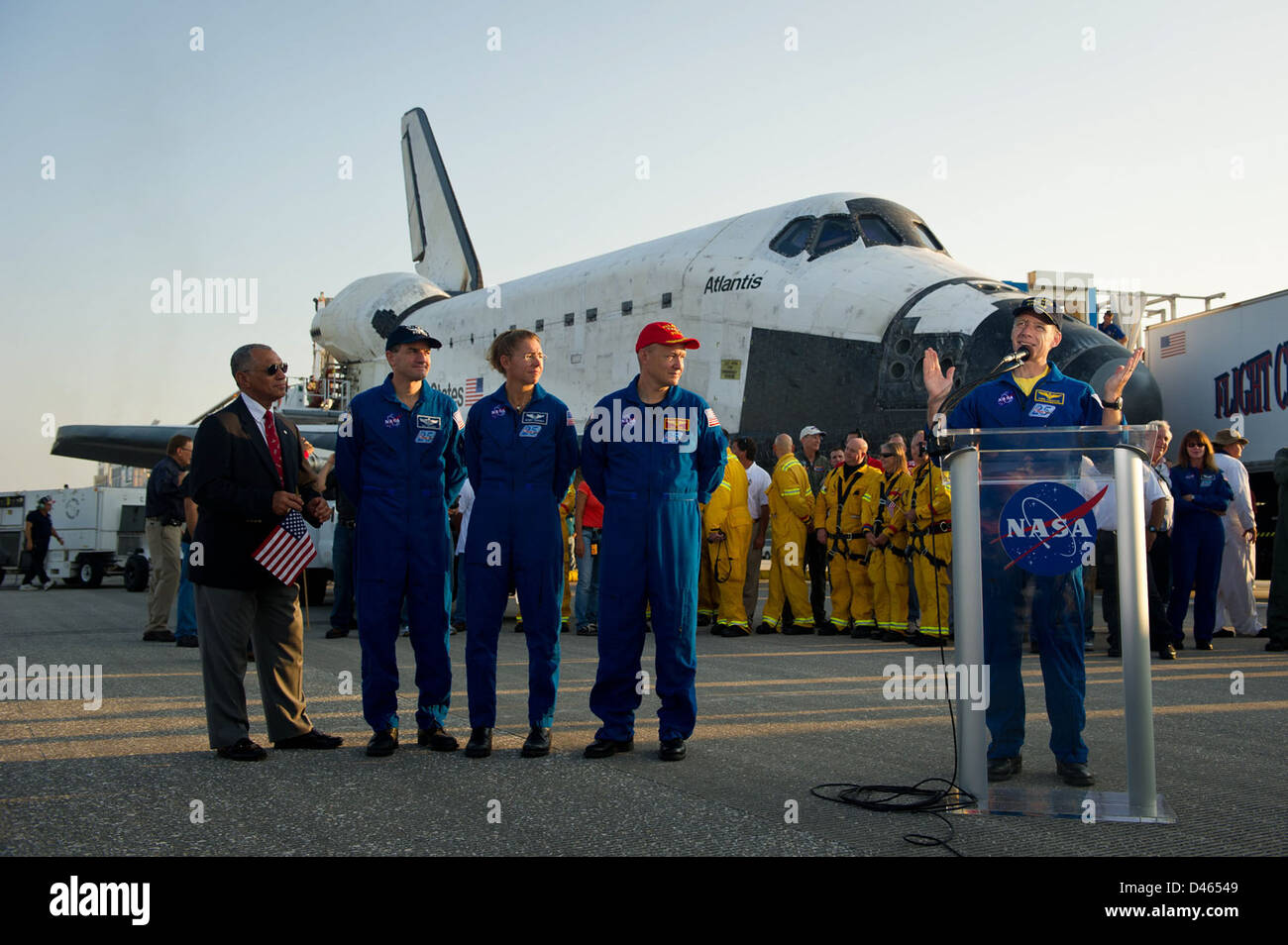 STS-135 Atlantis Landing (201107210031HQ Stock Photo - Alamy