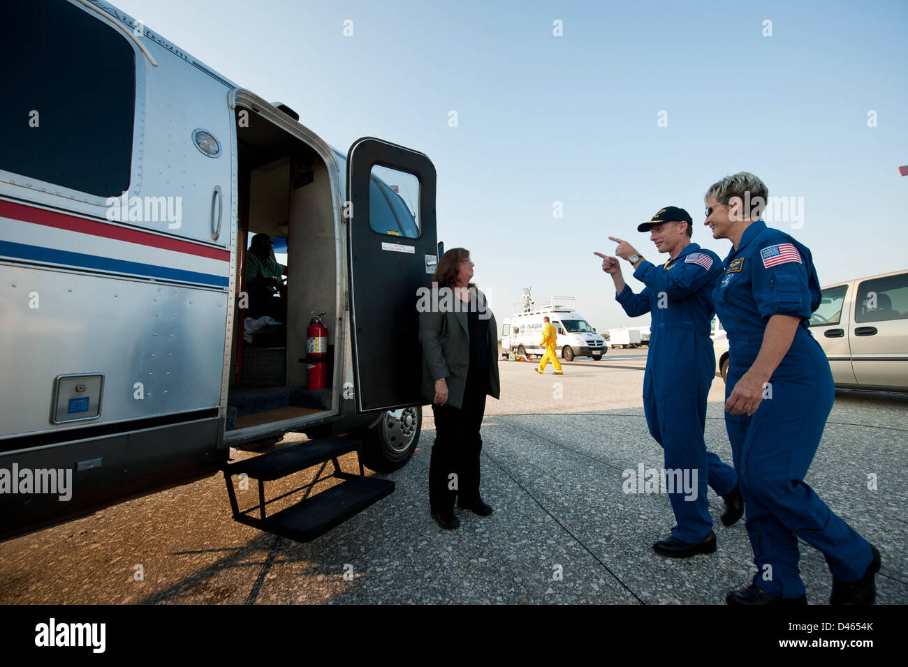 STS-135 Atlantis Landing (201107210033HQ Stock Photo - Alamy