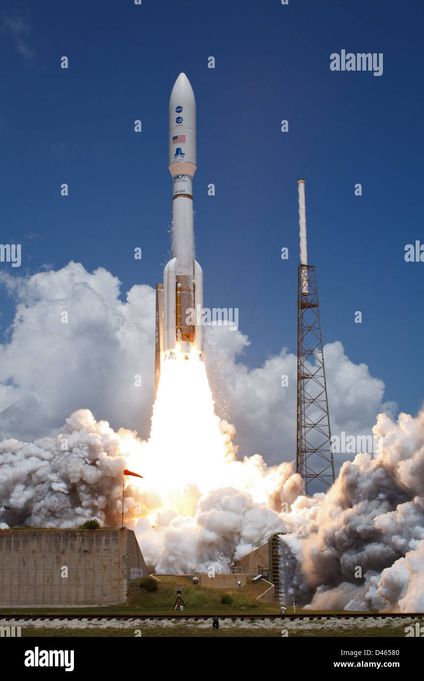 Launch of the juno spacecraft hi-res stock photography and images - Alamy