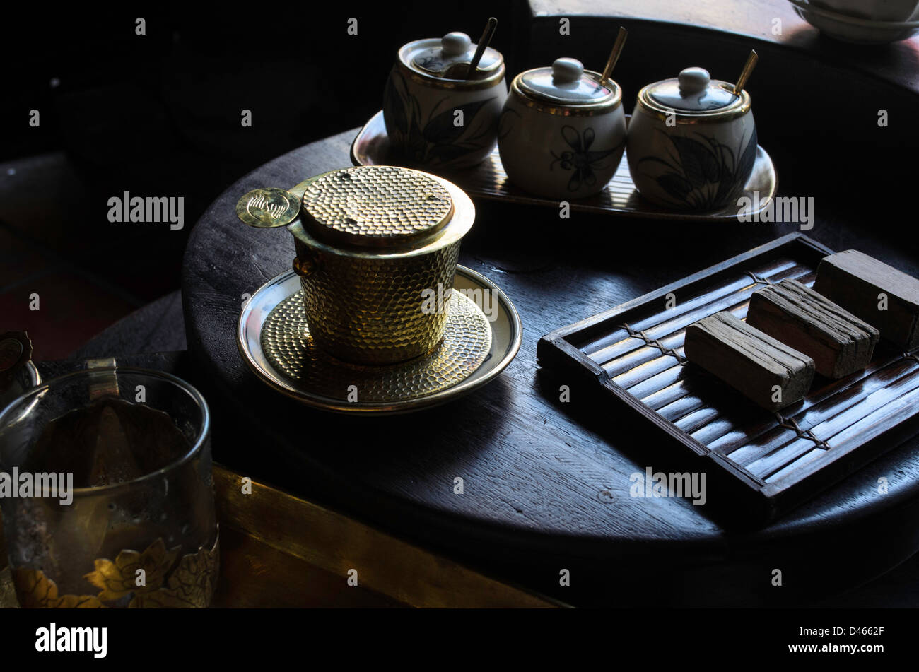 Chinese tea set hi-res stock photography and images - Alamy