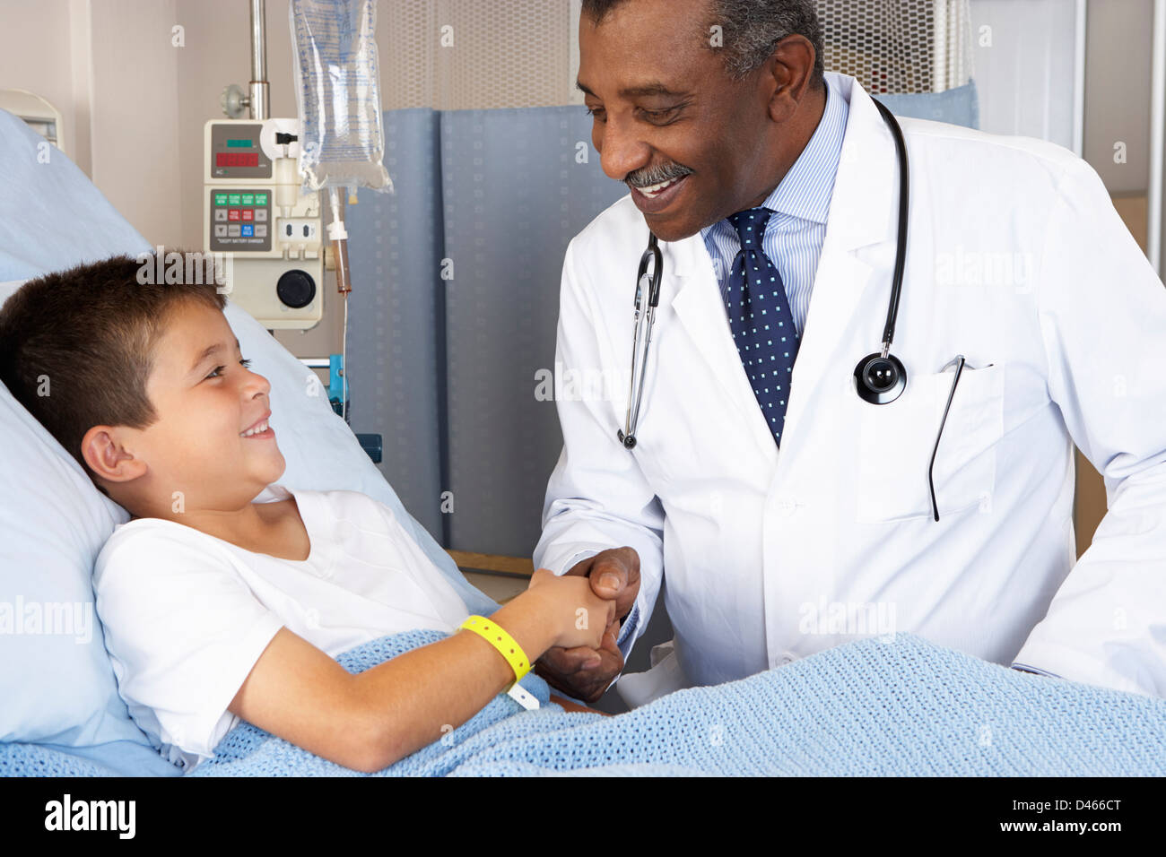Doctor visiting child patient on hi-res stock photography and images ...