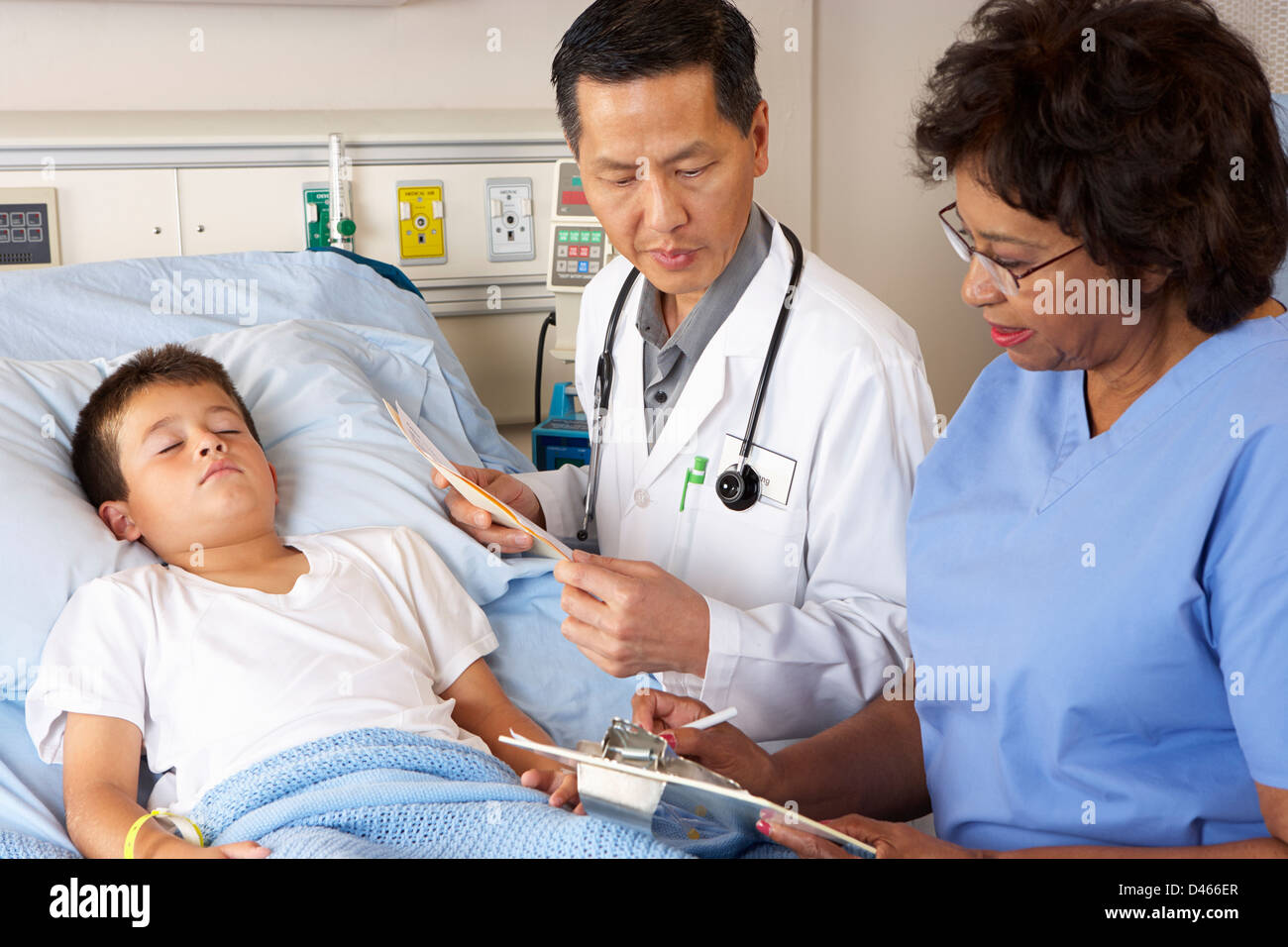 Doctor And Nurse Visiting Child Patient On Ward Stock Photo - Alamy