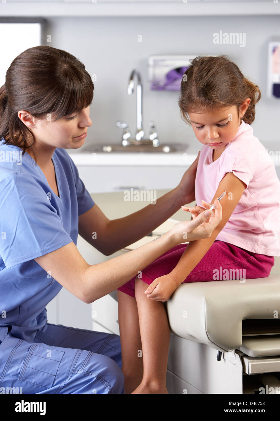 Doctor Giving Child Injection In Doctor's Office Stock Photo - Alamy
