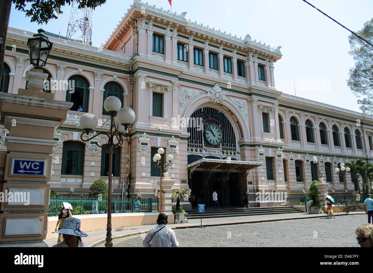 Saigon Central Post Office Stock Photo - Alamy