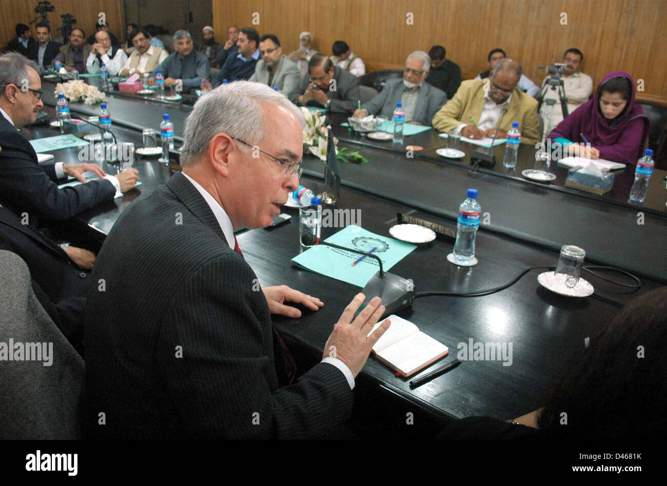 Us commercial consular hi-res stock photography and images - Alamy