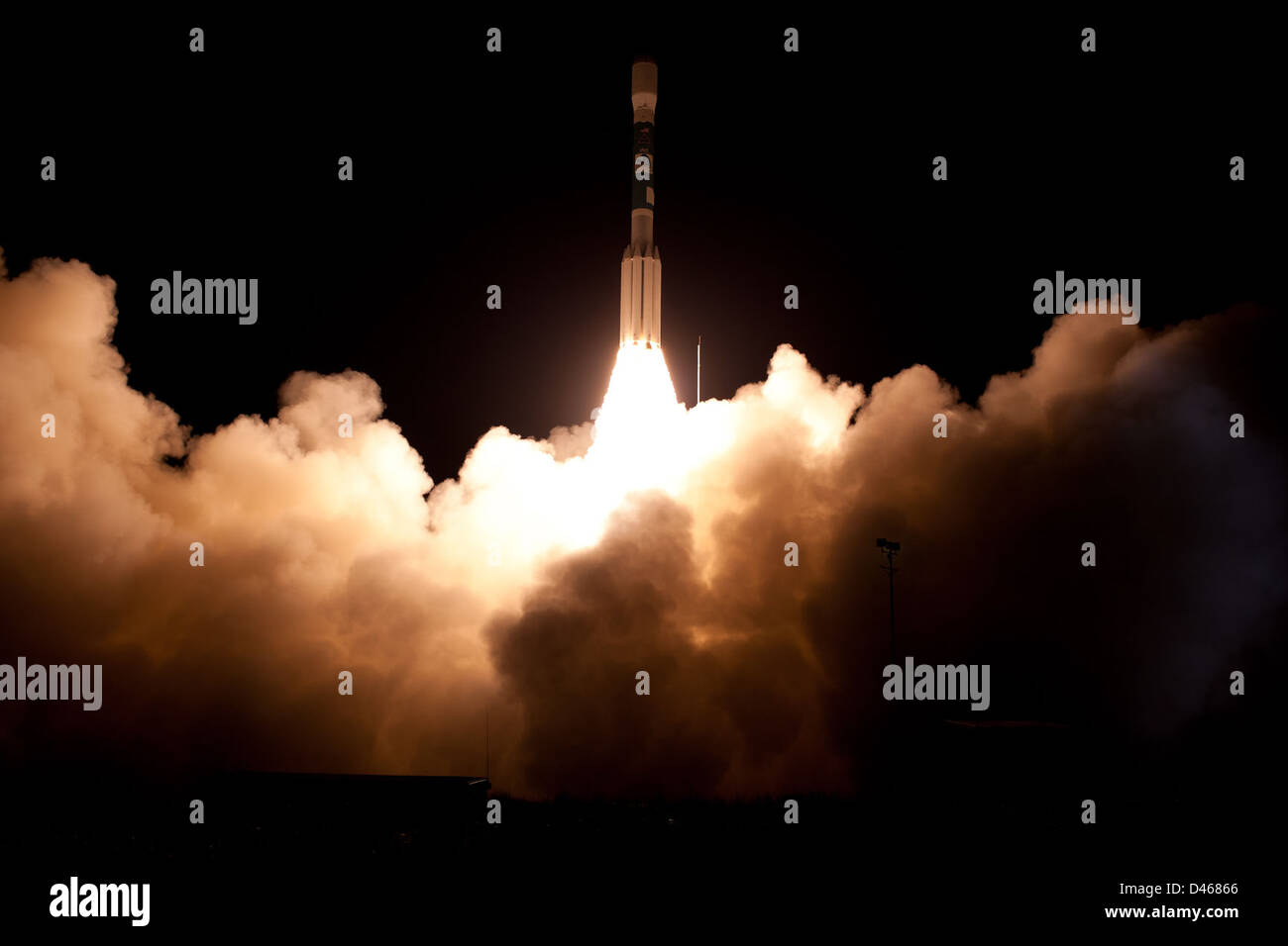 NPP Delta II Launch (201110280006HQ) (explored Stock Photo - Alamy