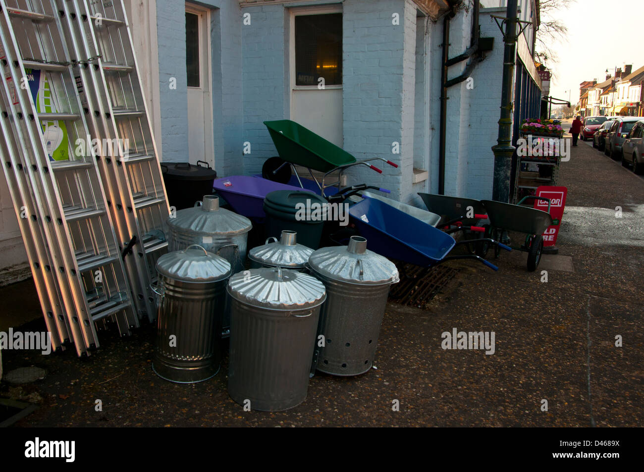 Ironmonger shop hi-res stock photography and images - Alamy